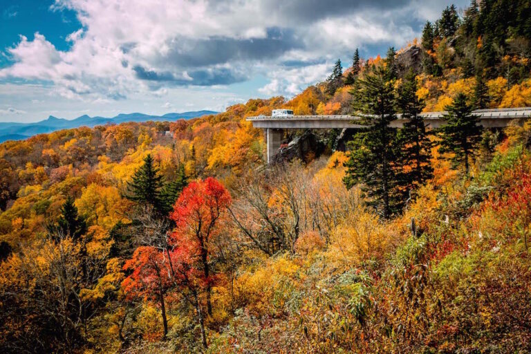 19 Best Places to Visit in October in the USA (2025) - Explore Now Or Never